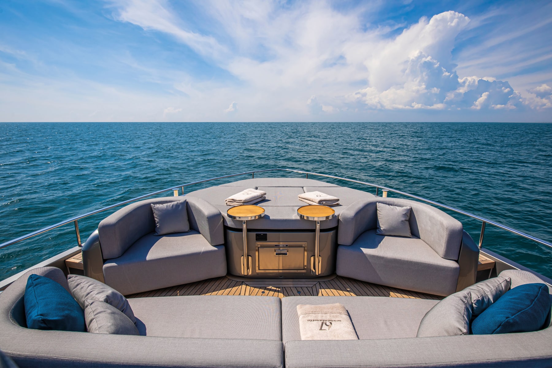 Yacht NIRVANA, Cranchi | CHARTERWORLD Luxury Superyacht Charters